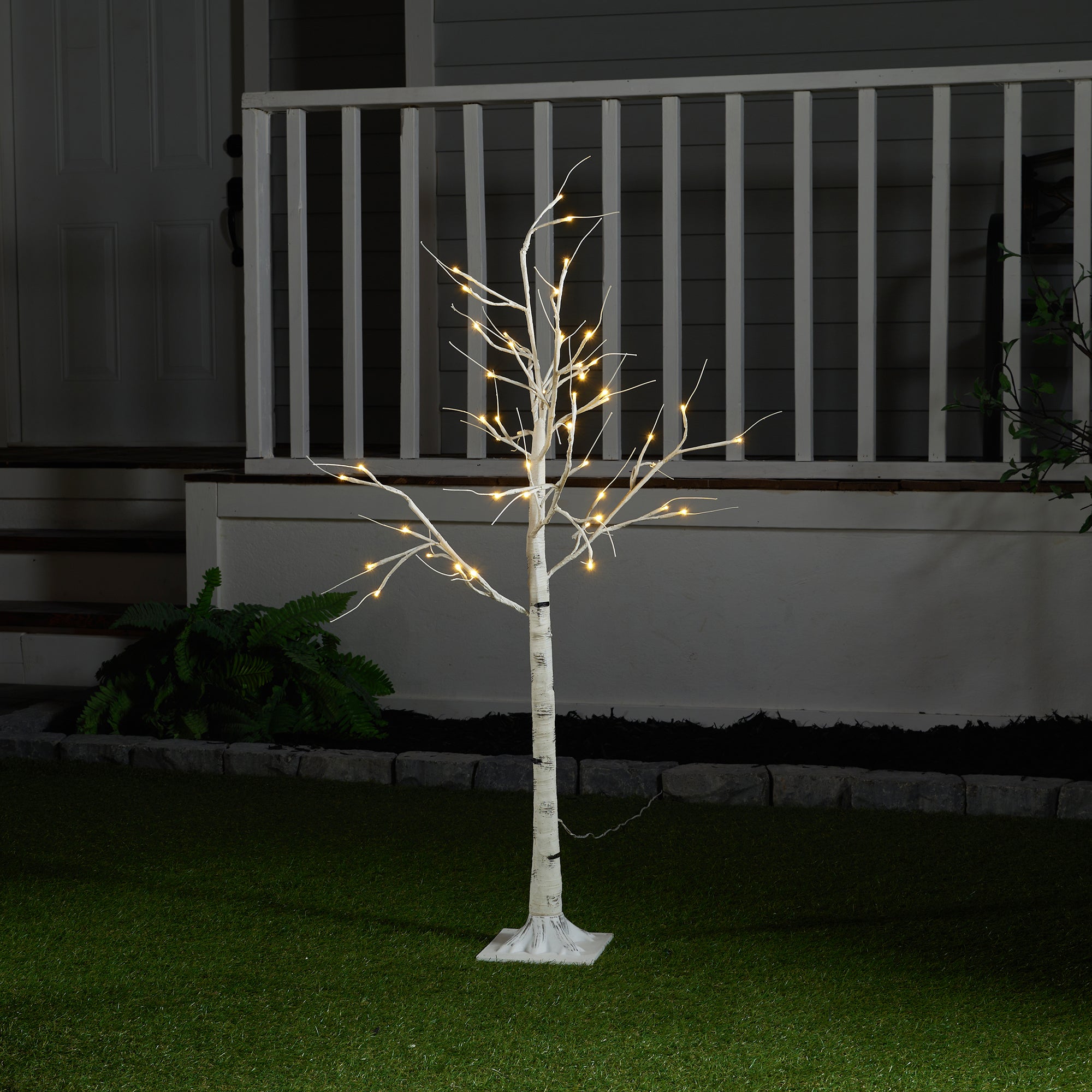 Birch Tree on Metal Base For Indoor and Outdoor - Home Decor - Hi-Line ...